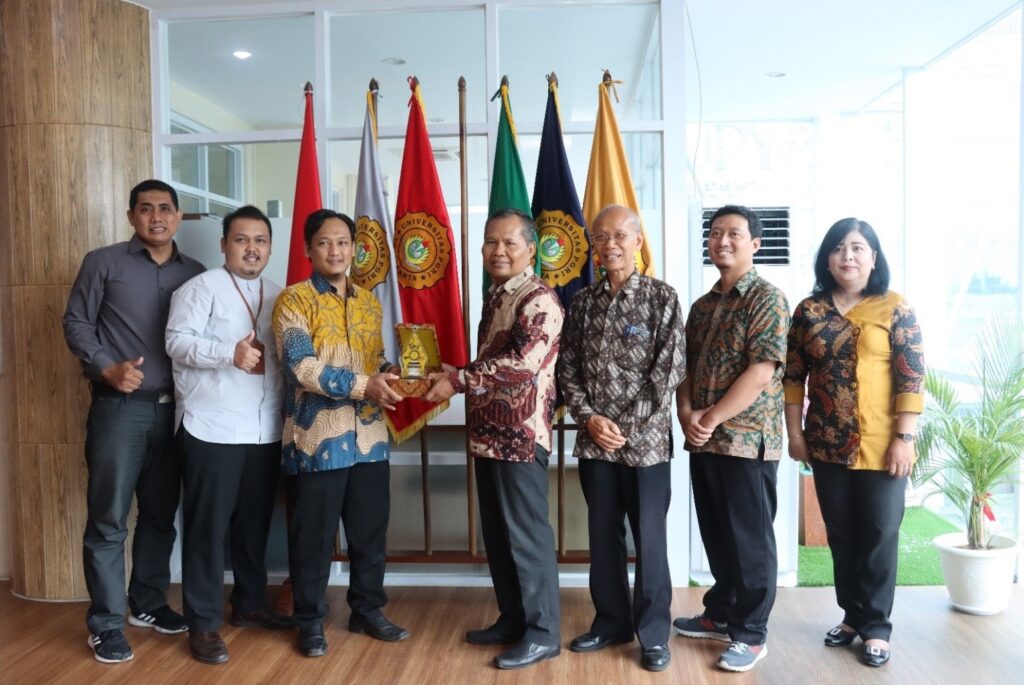 KERJASAMA UPY DAN STIA AAN YOGYAKARTA UNTUK PENINGKATAN KUALITAS PENDIDIKAN - Website LLDIKTI ...